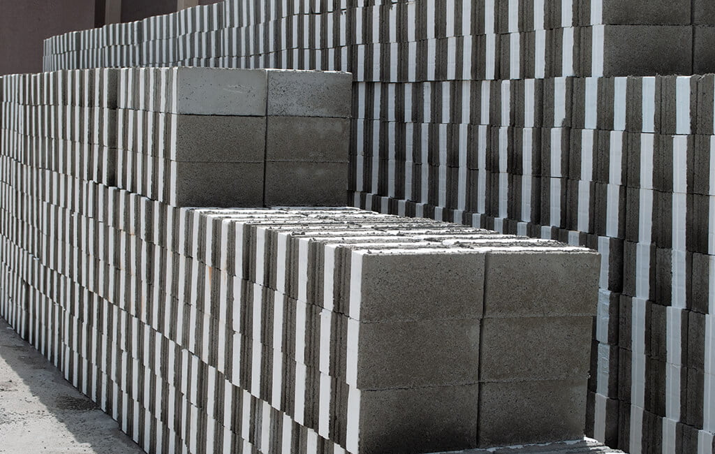 Why Should You Choose Insulated Blocks? - Al Manaratain